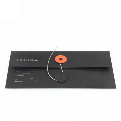 Cina La carta di carta su ordinazione di colore nero avvolge la stampa con la chiusura della corda in vendita