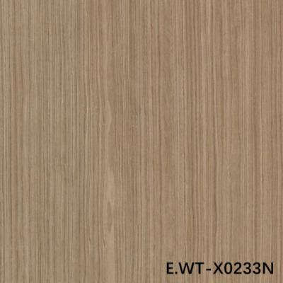 China Veneer de madera de ingeniería de alta gama de nuez europea E.WT-X0233N Cuarto marrón recto 0,3 mm para contrachapado de lujo China OEM en venta