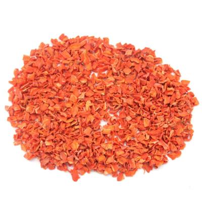 China 10x10x3mm Dried Carrot Chips with Max 7% Moisture and Orange Red Color for Healthy Snacking for sale