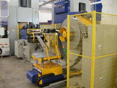 China PLC Hydraulic Cold Roll Steel Forming Machine 3 In 1 NC Servo Feeder for sale