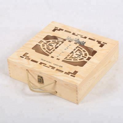 China Customized Handcrafted Wooden Beer Carrier with Bottle Opener for sale