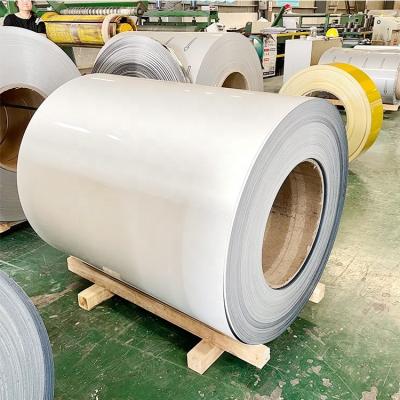 China Het pvc Vooraf geverfte Kleur Met een laag bedekte Broodje die van de Aluminiumrol Machine vormen die In reliëf gemaakte 0.0181.5mm afbaarden Te koop