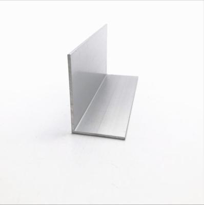 Cina 6061-T6 7075 ha espulso angolo Antivari di alluminio con decorativo strutturale dei fori in vendita