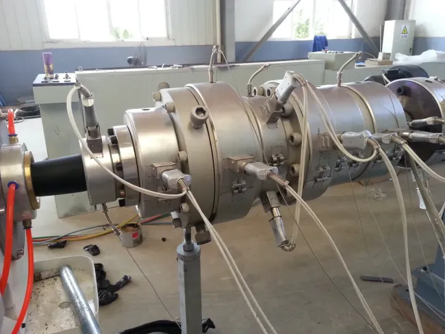 Pert / Pex Polyurethane Foam Insulation Pipe Making Machine