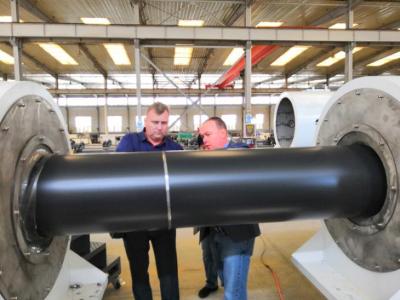 China Línea de producción de tuberías preinsuladas con espuma de poliuretano Maquinaria de tuberías de gas óleo 600-1200 mm en venta