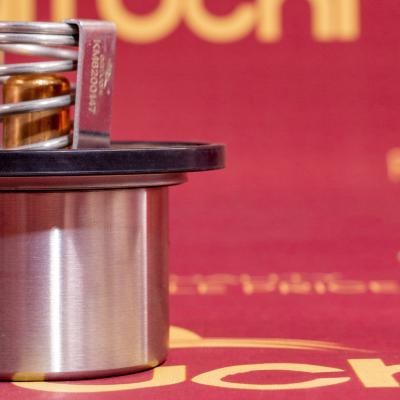 中国 4318948 カミンズ エンジン 温度調節器 滑らかな動作 温度抵抗 販売のため