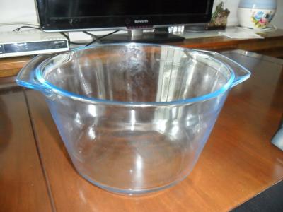 China 4L Pyrex Glass Roaster Round Pot Borosilicate Glass Pot with Handles Glass Kicthen Ware for sale