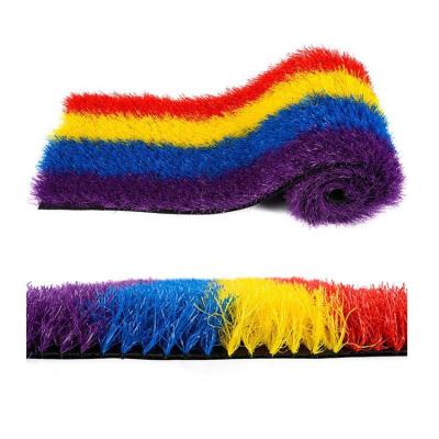 Cina Cheap Synthetic Grass Artificial Grass Turf Landscaping Rainbow Artificial Grass Sports Flooring For Garden in vendita