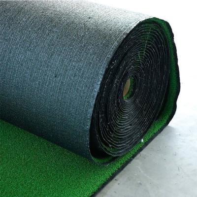 Cina China Manufacturer Factory Price Outdoor Artificial Turf Grass Landscaping Putting Green Golf Soccer Synthetic Mat in vendita