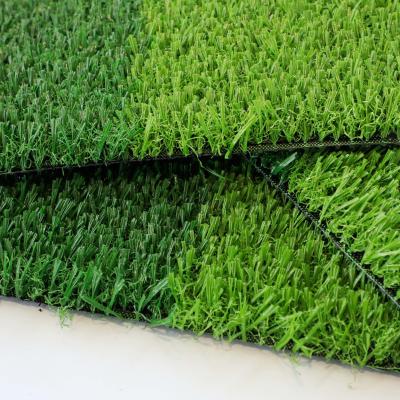Cina Natural Artificial Grass Lawn Sports Flooring Garden Landscaping Grass Carpet in vendita