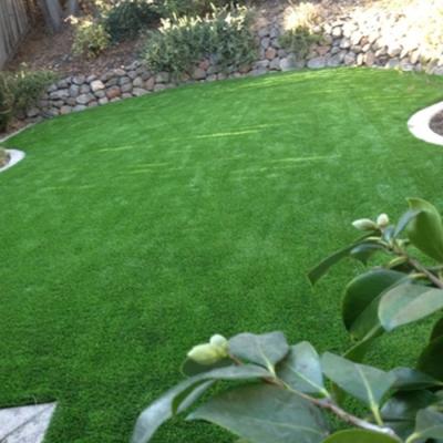 Cina Wholesale Price Custom Artificial Grass Fireproof Synthetic Green Carpet Artificial Grass Wedding in vendita
