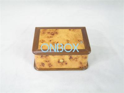 China Caixas de charuto de madeira altamente lustrosas do vintage, caixas feitas sob encomenda do cigarro com revestimento de madeira da natureza, com o humidificador e o higrômetro à venda