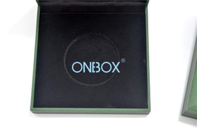 中国 磁石の閉鎖が付いている薄板にされたボール紙の折りたたみギフト用の箱 販売のため