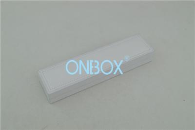 中国 Rectanglar のプラスチックによって塗られる宝石箱の白いアート ペーパーおよび白い PU の上 販売のため