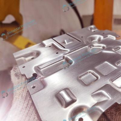 Cina 1Fabbricazione di lamiere di alluminio di precisione da 0,5 mm per apparecchi in vendita