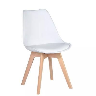 Cina Contemporaneo di Cadeira Eames Dining Chair 48*42*82cm con le gambe di legno in vendita