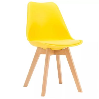 Cina Contemporaneo di Cadeira Eames Dining Chair 48*42*82cm con le gambe di legno in vendita