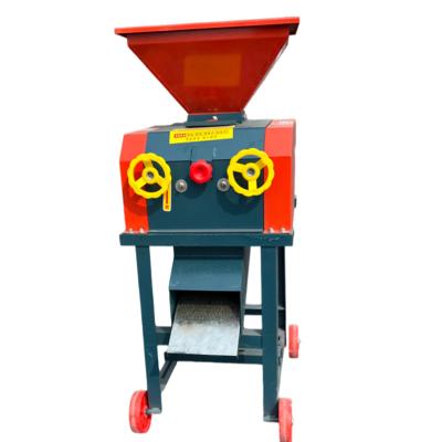 China Rust Resistant Maize Grits Making Machine 500 - 800kg/h Iron Corn Grits Milling Machine for sale