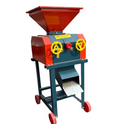 China 500 - 800kg/h Corn Grits Making Machine Farm Animal Feed Making Machine for sale
