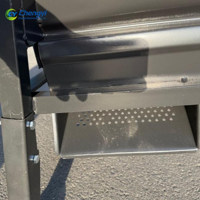 Steel Maize Sheller Corn Shelling Machine in operation