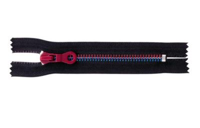 Cina I denti bianchi e neri di 8# del nastro del metallo dell'arcobaleno Zipper per la borsa/scarpe in vendita