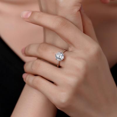 Cina Anello di fidanzamento in moissanite di colore D in stile semplice con design classico a sei artigli in vendita