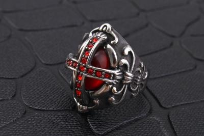Cina Anello di croce da uomo di tendenza in acciaio inossidabile diamante rosso gioielli gotici retrò 28mmX23mm in vendita