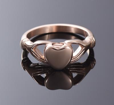Cina Hand Embrace Heart Shape Cremation Memorial Ring Urne in acciaio inossidabile per ceneri umani in vendita
