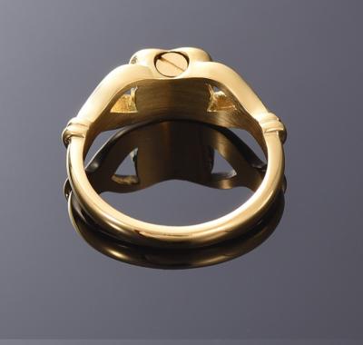 Cina Hand Embrace Heart Shape Cremation Memorial Ring Urne in acciaio inossidabile per ceneri umani in vendita