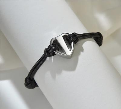 Cina Cuore in acciaio inossidabile Urne di cremazione Braccialetto per ceneri Lunghezza regolabile 17cm-25cm in vendita