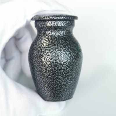 Cina Disegni unici Tessitura ghiacciata Urna in lega di alluminio per animali domestici Urna metallica 53*35mm Decorazione in vendita