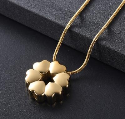 Cina Collare di fiori a forma di cuore di moda per donne Pendente di souvenir in acciaio inox in vendita