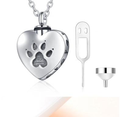 Cina 925 Sterling Silver Heart Paw Cremation Pendant Stile classico e tecnologia CNC Inlay in vendita