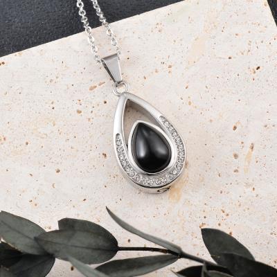 Cina Colletto commemorativo di cenere aperta Luce di lusso a goccia di vento Pendente incrostato di diamanti in vendita