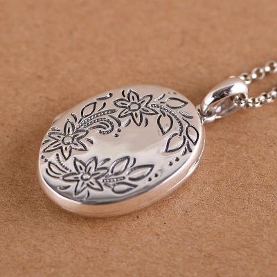 Cina Pantaloni di moda femminile Ovale Gawu Box S925 Silver Vintage Thai Silver Charm Pendants in vendita