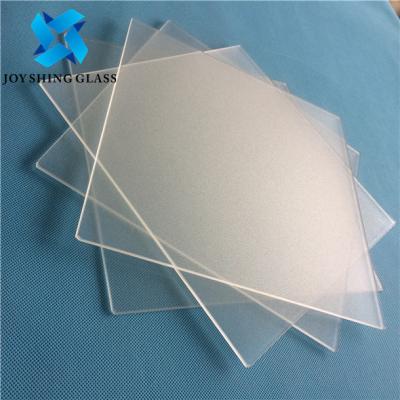 China Low Iron Patterned Solar Glass 2-4mm Thickness with 94% Transmittance for Photovoltaic Systems for sale
