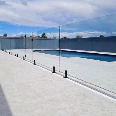 Cina Vetro temperato da piscina senza cornice di design, spessore 12 mm in vendita