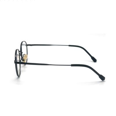 China TD025 Fashionable Titanium Frame Sunglasses for Women for sale