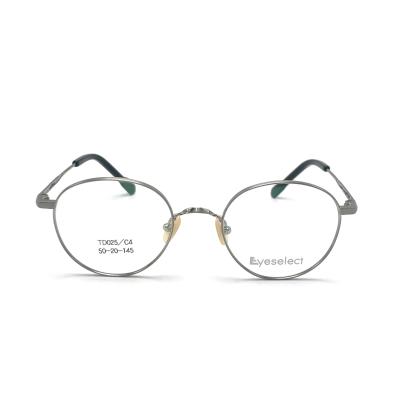 China TD025 Fashionable Titanium Frame Sunglasses for Women for sale