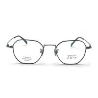 China TD070  Titanium Frame with Square Eye Shape for Modern Professionals for sale