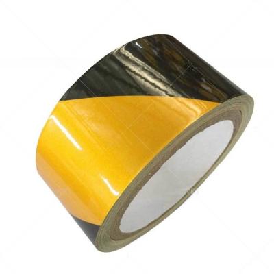 China Schwarz-gelb Klebeband mit reflektierendem PVC-Sticker 50 mm Breite 1-3 Jahre Lebensdauer CN FUJ zu verkaufen