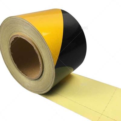 China Schwarz-gelb Klebeband mit reflektierendem PVC-Sticker 50 mm Breite 1-3 Jahre Lebensdauer CN FUJ zu verkaufen