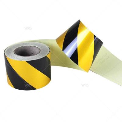 China Schwarz-gelb Klebeband mit reflektierendem PVC-Sticker 50 mm Breite 1-3 Jahre Lebensdauer CN FUJ zu verkaufen