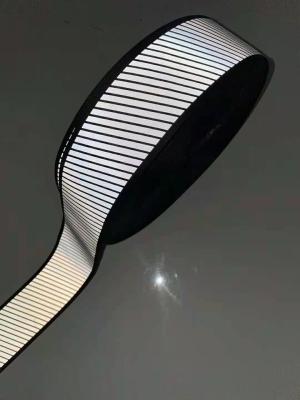 Cina Cucitura CE EN20471 Materiale di sicurezza riflettente Nastro giallo argento arancione arcobaleno 100% poliestere 400 CPL CN FUJ WRS in vendita