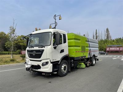 China Achterdumpmethode vrachtwagen gemonteerde wegveegmachine 4x2 aandrijving model voor snelwegen for sale