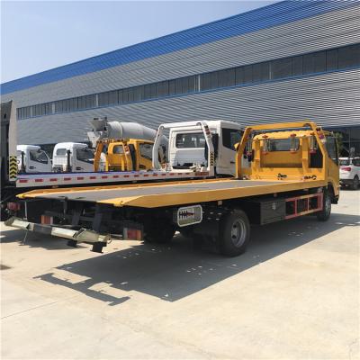 Cina 6 tonnellate 700p Isuzu Giappone Light Duty Flatbed Tow Truck Con 2 Sezioni Underlift in vendita