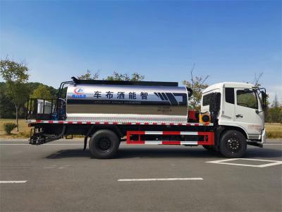 Cina Spruzzatore di bitume montato su camion di 10000 litri con telaio Dongfeng in vendita