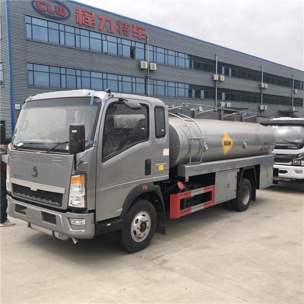 Quality HOWO SINOTRUCK 8000 LITERS CARBON STEEL FUEL TANK TRUCK FUEL TANKER FUEL BOWSER for sale