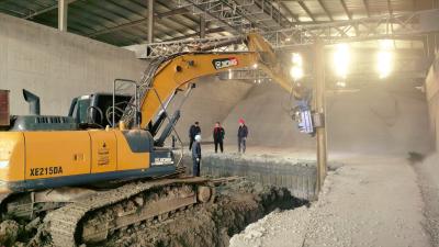 Cina L'escavatore laterale della presa ha montato il martello idraulico del vibro per i progetti di costruzione stretti in vendita