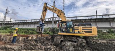 China 35ton SHANTUI 335LC Excavator Side Grip Hydraulic Vibro Hammer for 12M Pile Driver for sale